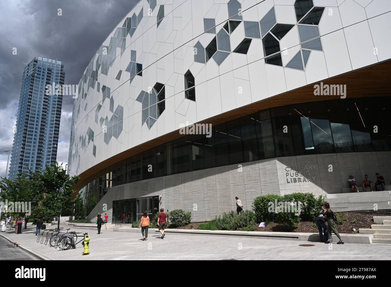 Calgary skyline in the summer hi-res stock photography and images - Alamy