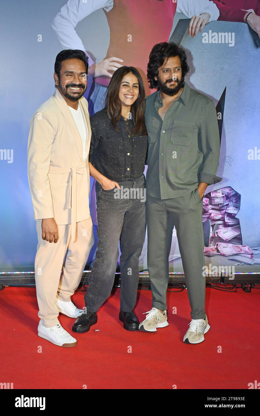 Mumbai, India. 22nd Nov, 2023. L-R Indian screenwriter Mushtaq Sheikh ...