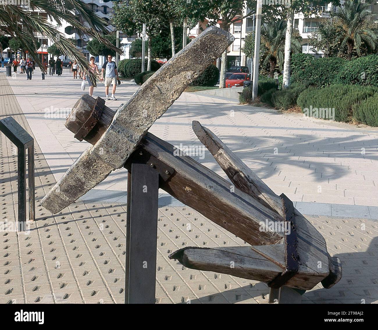 ANCLA EN EL PASEO MARITIMO. Location: EXTERIOR. Rosas. GERONA. SPAIN ...