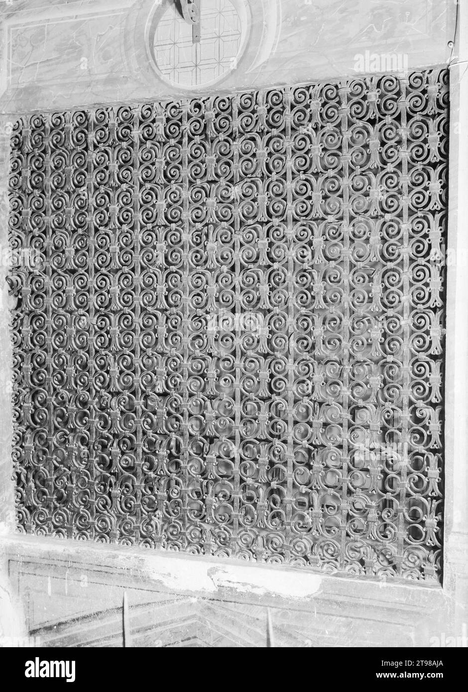 REJA ROMANICA - FOTOGRAFIA EN BLANCO Y NEGRO - AÑOS 50. Location ...