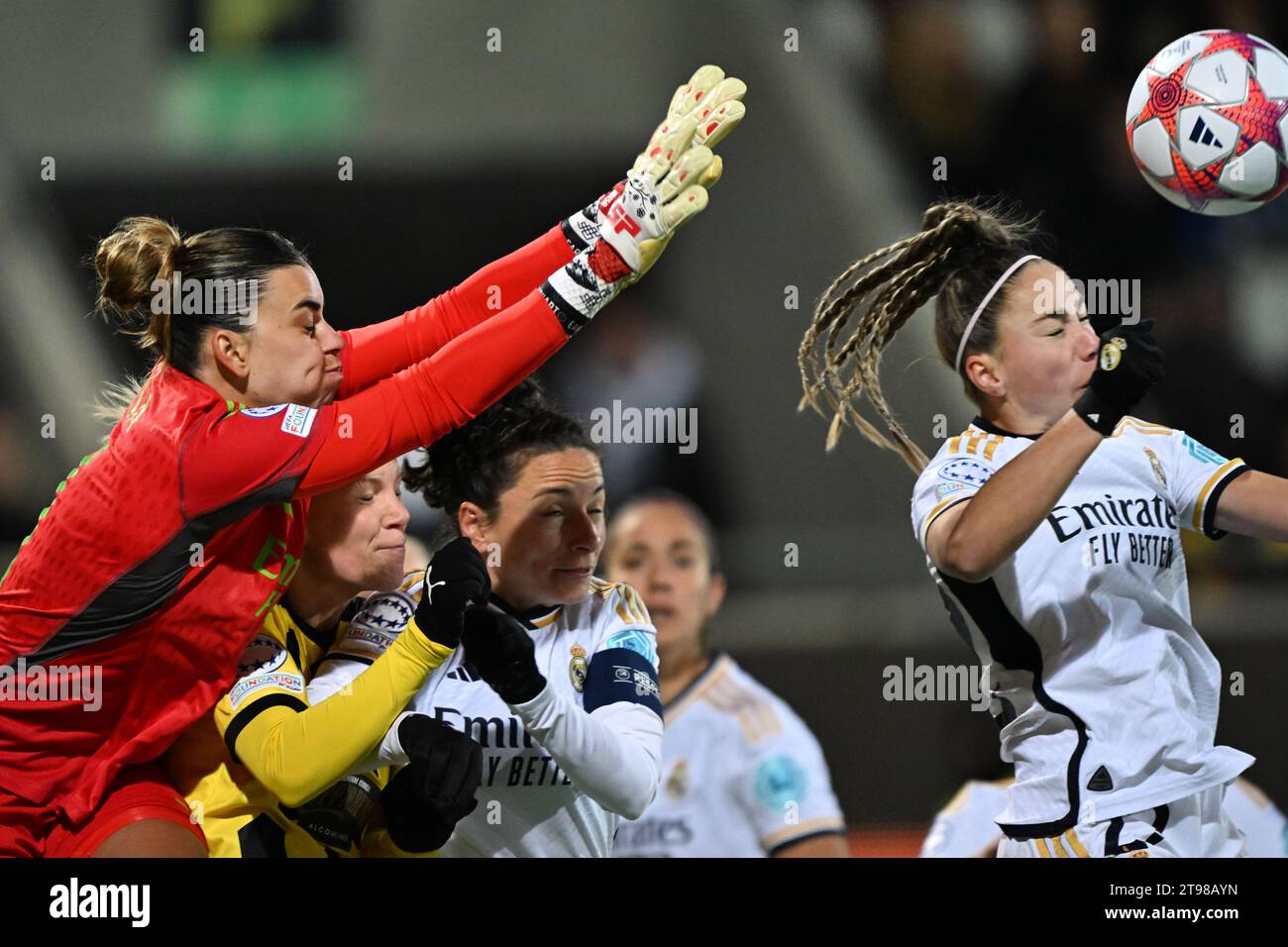 Real madrid womens champions league hi-res stock photography and images ...