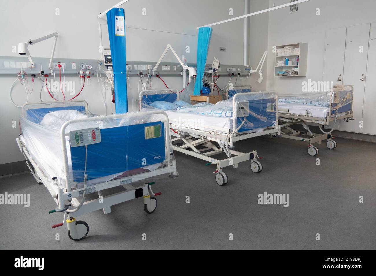 Hospital room with empty clean beds and emergency health equipment ...