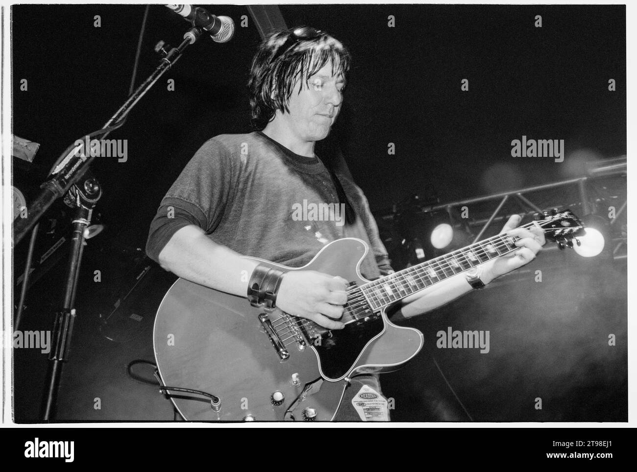ELLIOTT SMITH, READING FESTIVAL, 1998: Singer songwriter Elliott Smith ...
