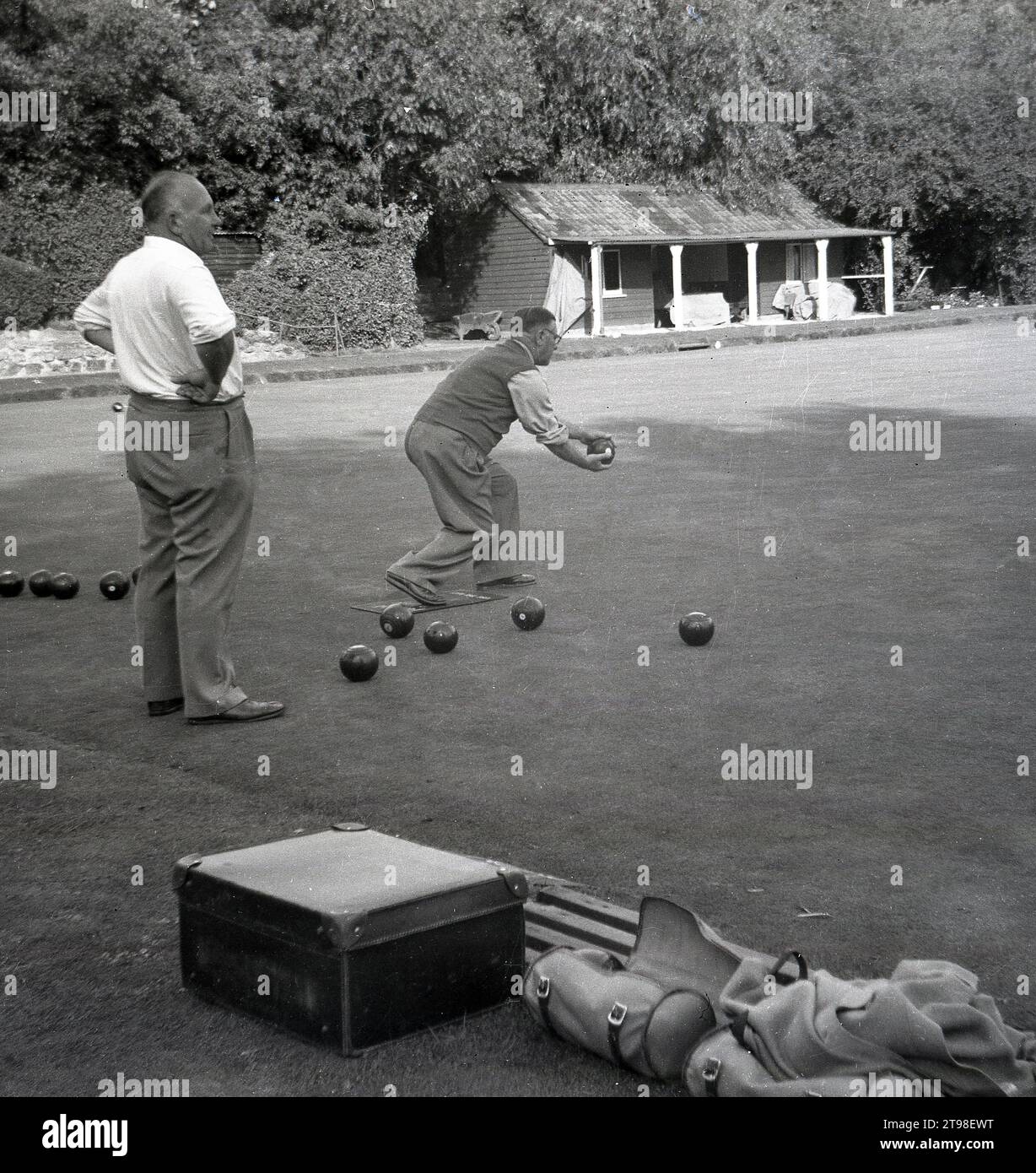 Lawn bowls 1950s hi-res stock photography and images - Alamy