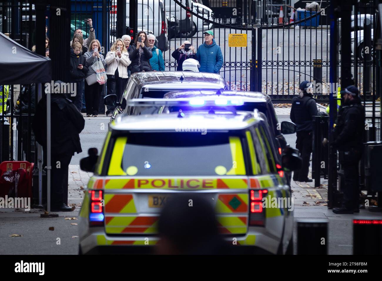 London, UK. 22nd Nov, 2023. Prime Minister Rishi Sunak's motorcade ...