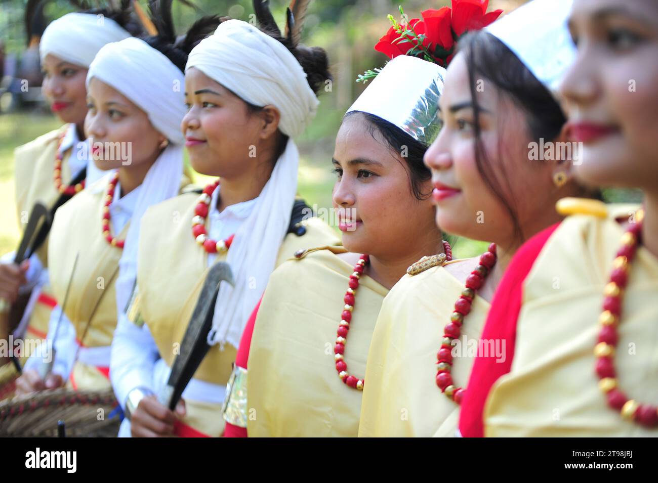 Bangladeshi girls in traditional dress hi-res stock photography and ...