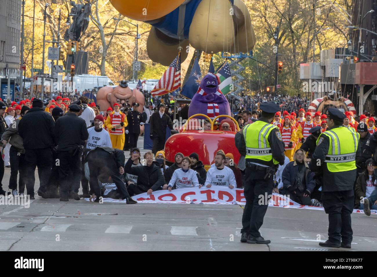 New York, United States. 23rd Nov, 2023. NEW YORK, NEW YORK - NOVEMBER ...