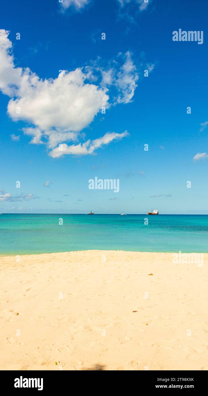 Sandy coastlines of barbados hi-res stock photography and images - Alamy