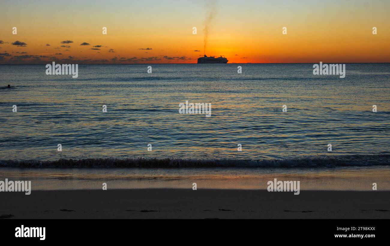 Sandy coastlines of barbados hi-res stock photography and images - Alamy