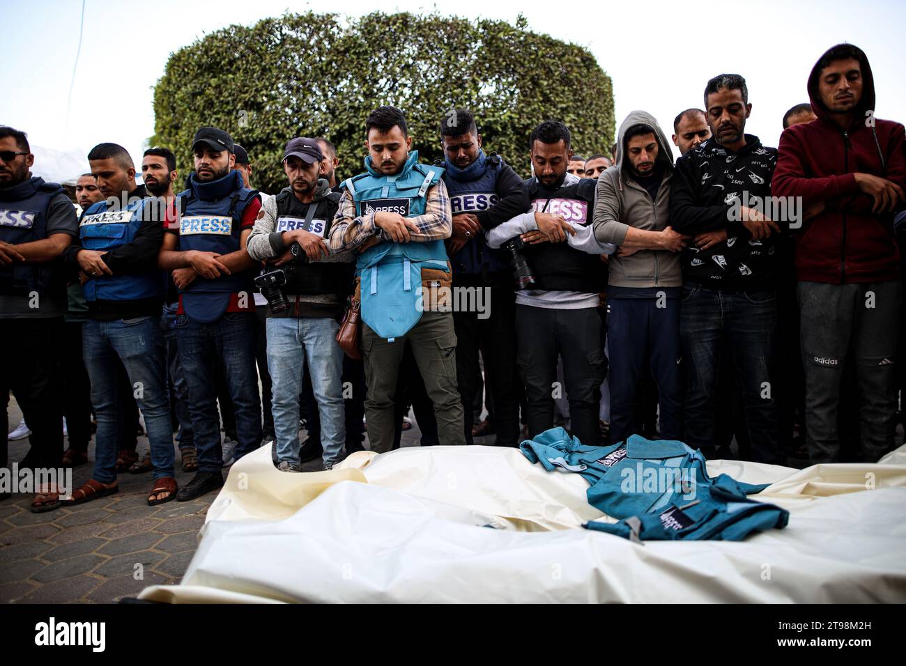 November 19, 2023: Journalists and other Palestinians pray for Hassouna ...