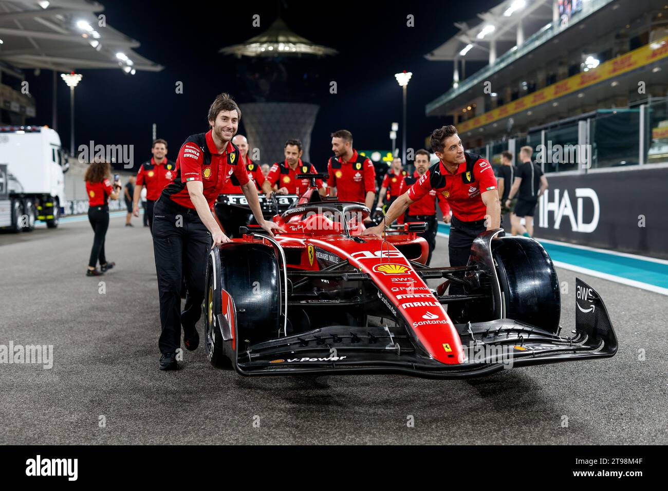 Scuderia Ferrari SF-23, mechanics during the 2023 Formula 1 Etihad Airways Abu Dhabi Grand Prix ...