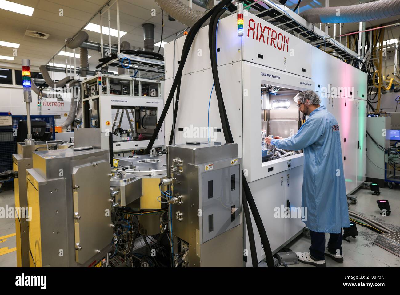 Herzogenrath, Germany. 23rd Nov, 2023. An Aixtron employee works on the ...