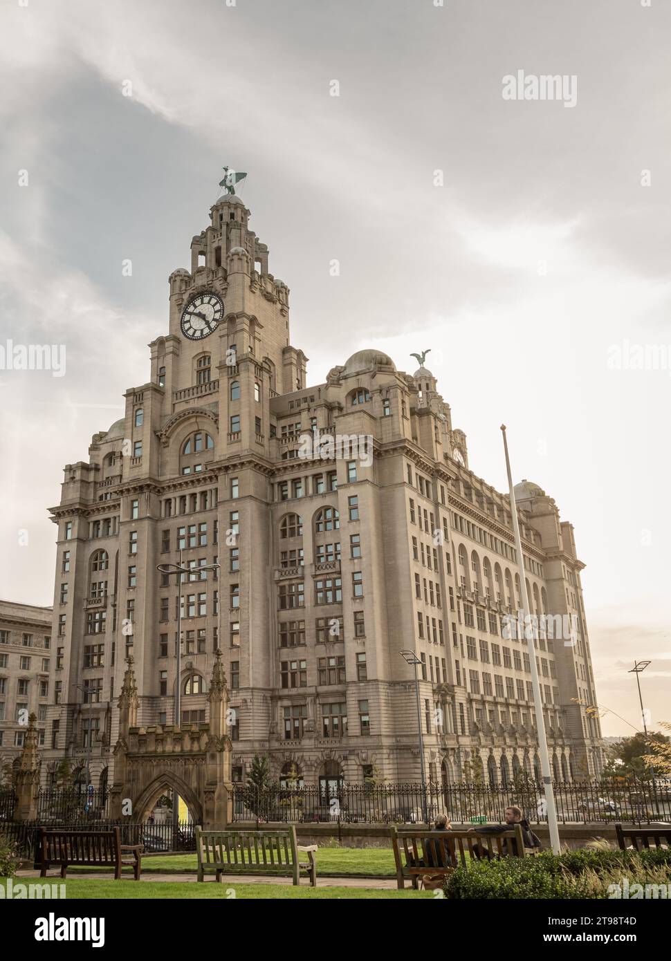 Clock tower and liver bird liver building canada boulevard hi-res stock ...