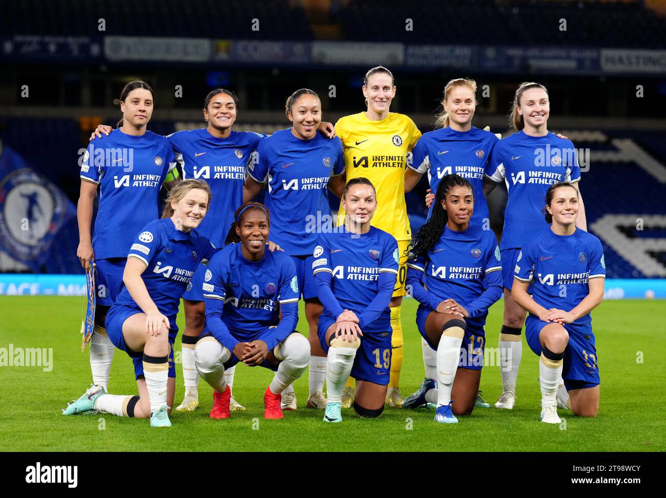 Chelsea team pose hi-res stock photography and images - Alamy