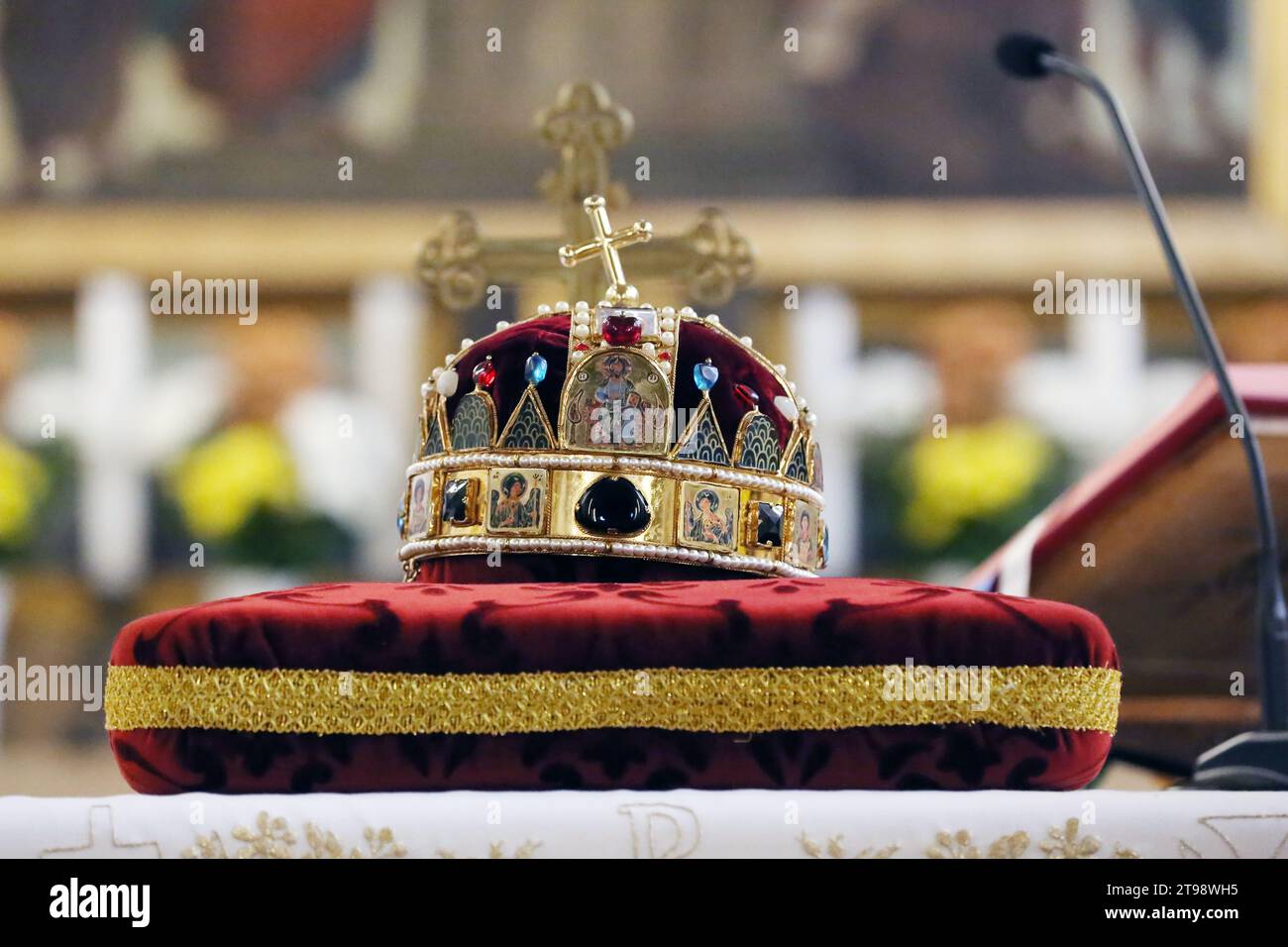 Replica of the Holy Crown of Hungary (Crown of Saint Stephen aka István ...