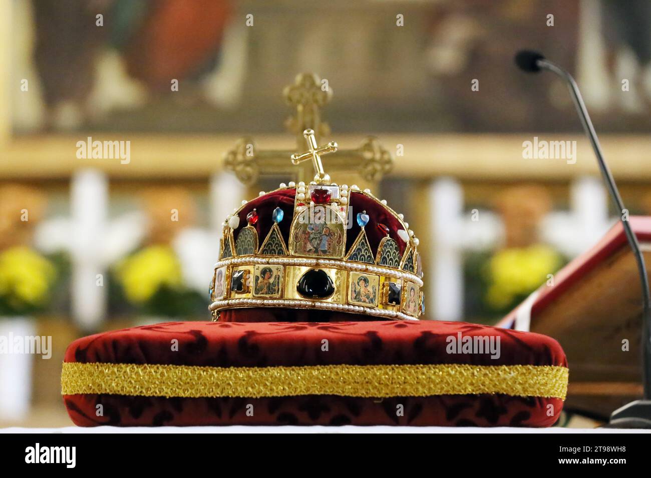 Replica of the Holy Crown of Hungary (Crown of Saint Stephen aka István ...