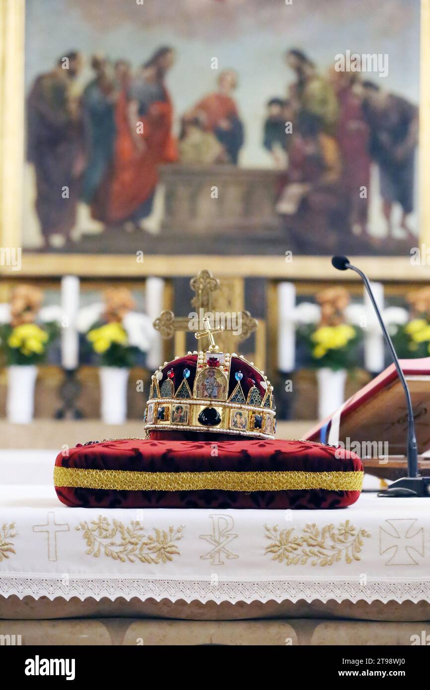 Replica of the Holy Crown of Hungary (Crown of Saint Stephen aka István ...