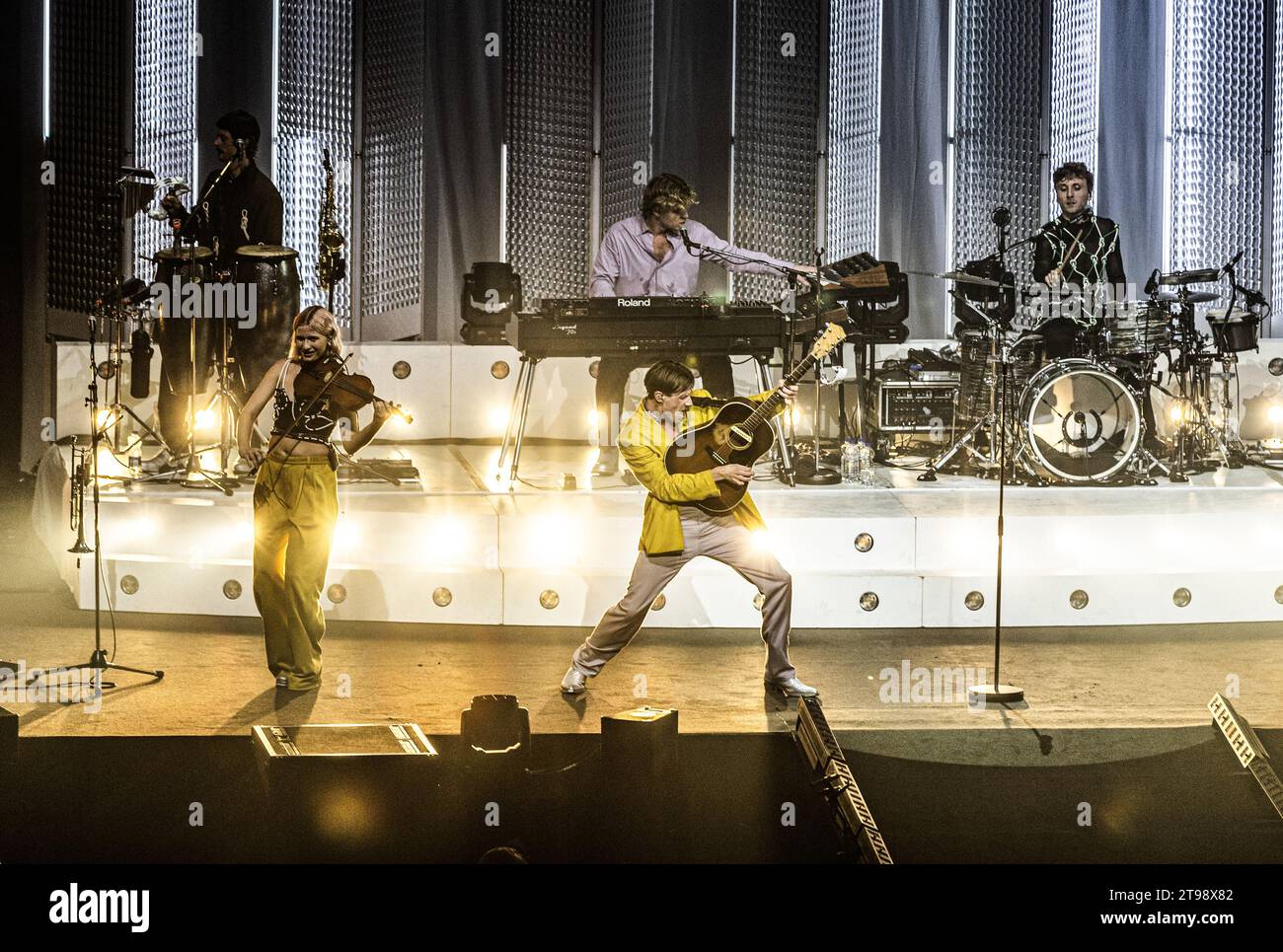 Son mieux performance hi-res stock photography and images - Alamy