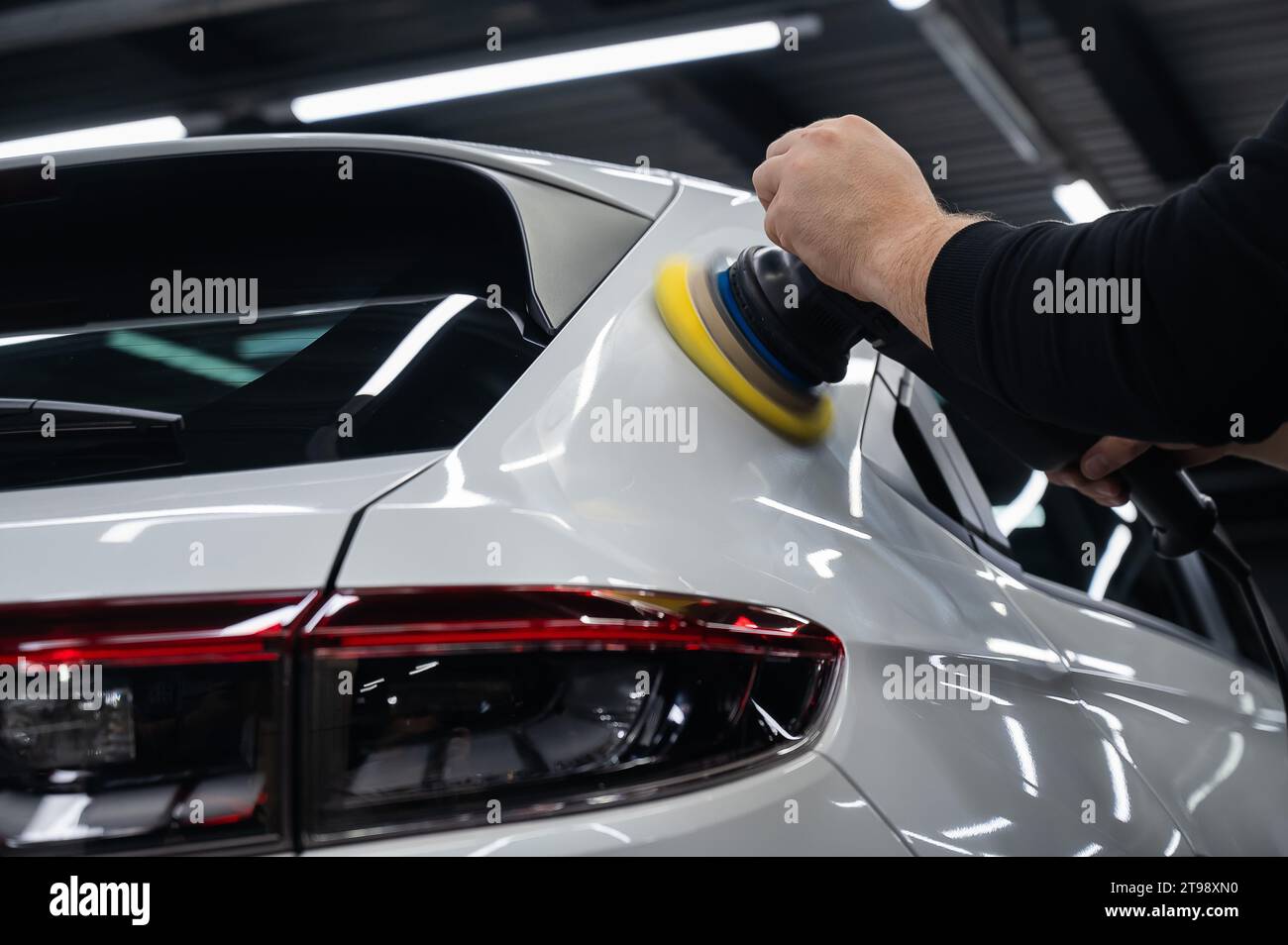 Process of polishing white car body surface using orbital polishing ...