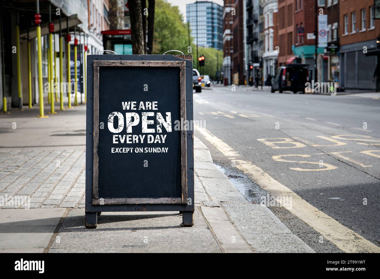 Sunday market cafe bar restaurant hi-res stock photography and images ...