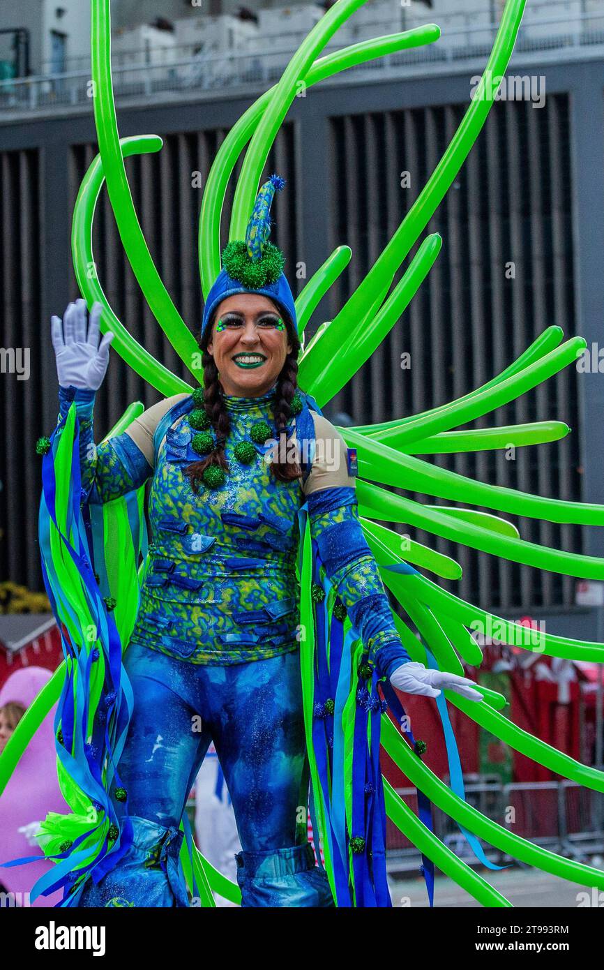 New York, United States. 23rd Nov, 2023. An underwater-themed performer ...