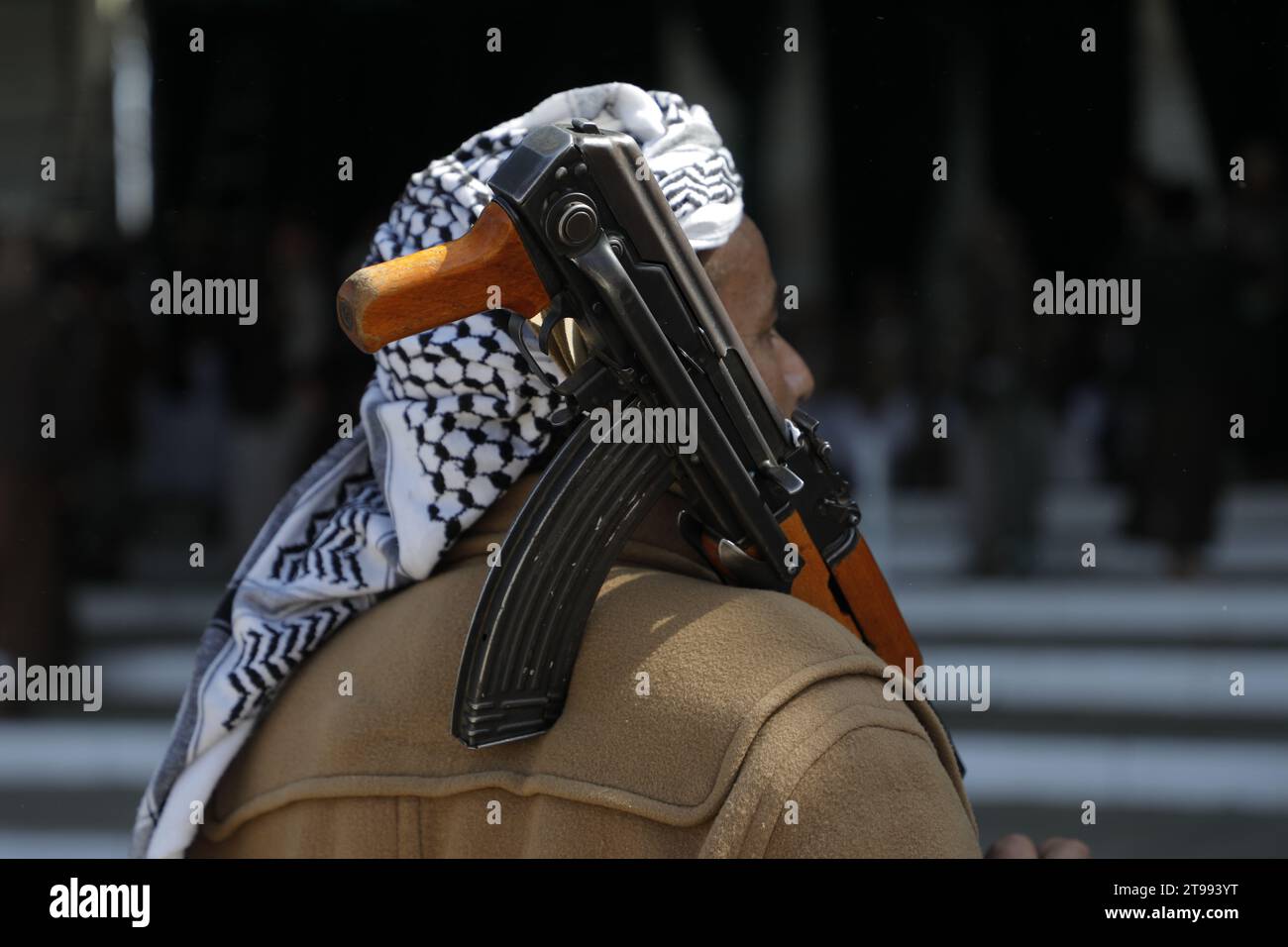 Armed houthis with flag hi-res stock photography and images - Alamy