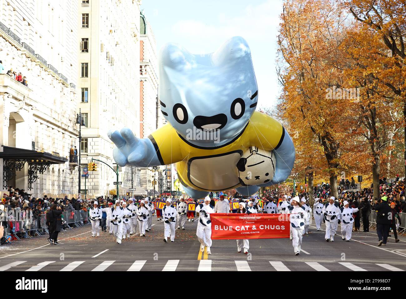 The Blue Cat & Chugs heads down Central Park West during The 97th Macy ...