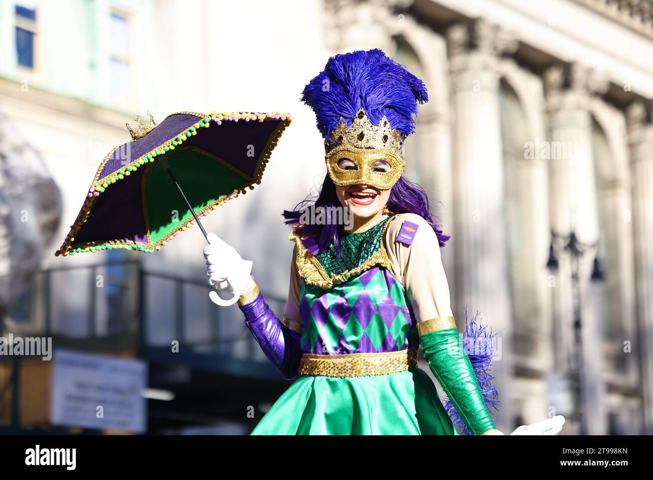 A performer with the Celebration Gator from the Louisiana Office of ...
