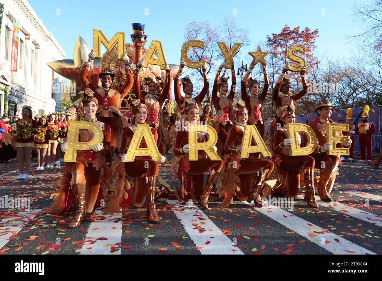 Ushering in Thanksgiving, performers hold up letters to say “Macys ...