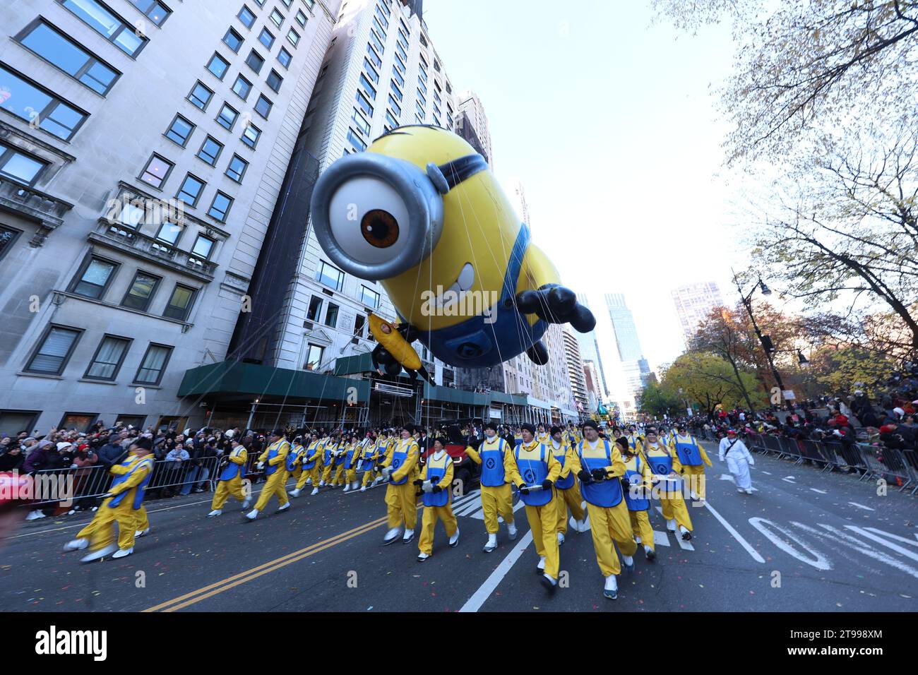 The Stuart the Minion heads down Central Park South during The 97th ...