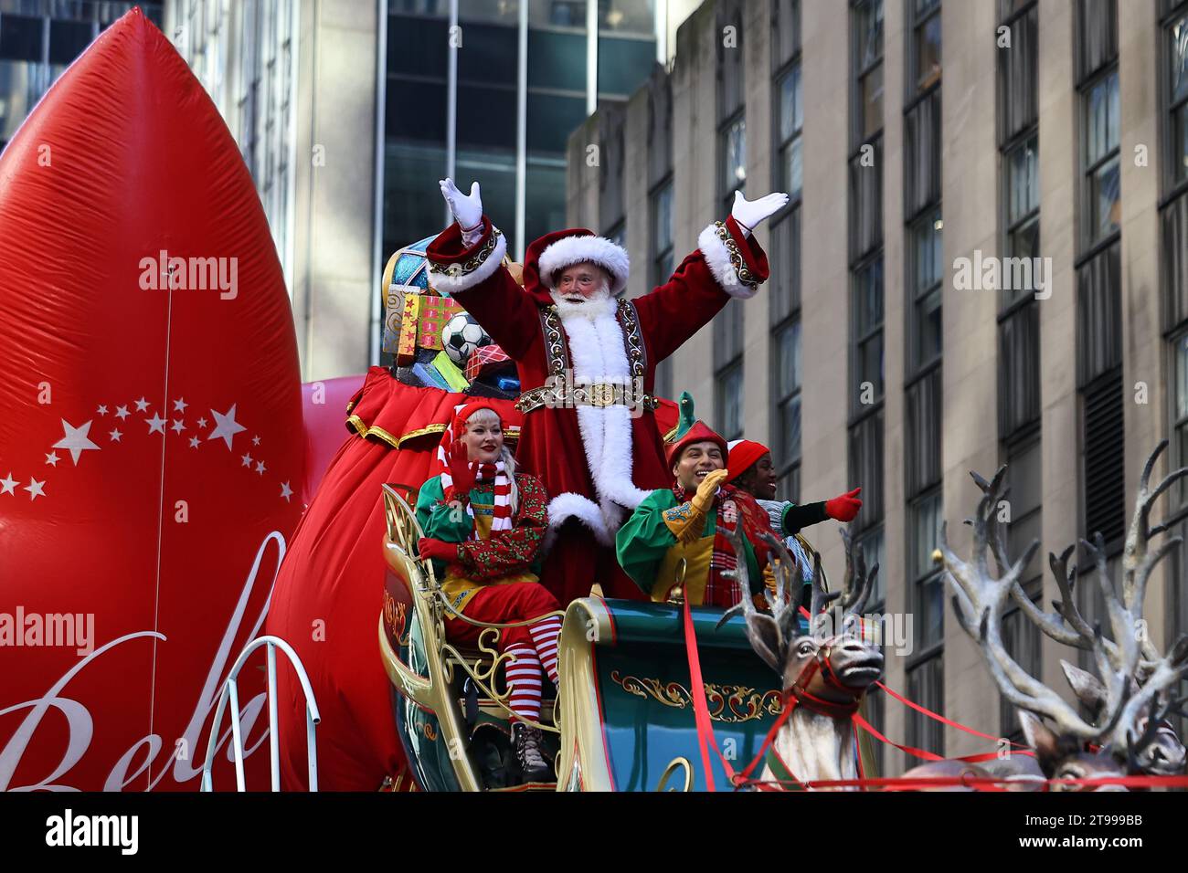 Santa Claus waves to the crowds from on top of the Macy's Santa's ...