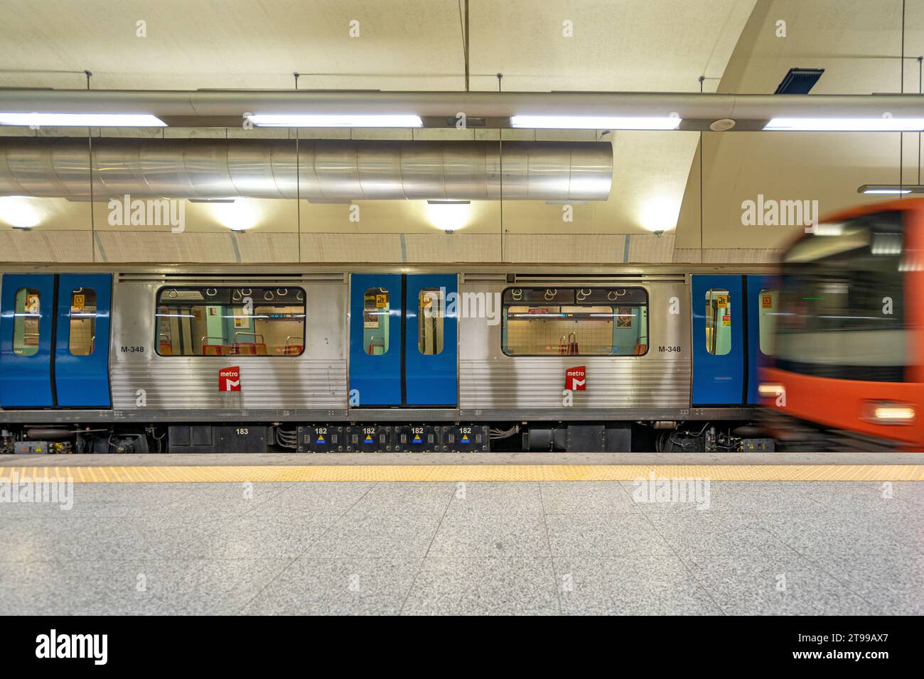 subway carriage moving in underground station interior Stock Photo - Alamy