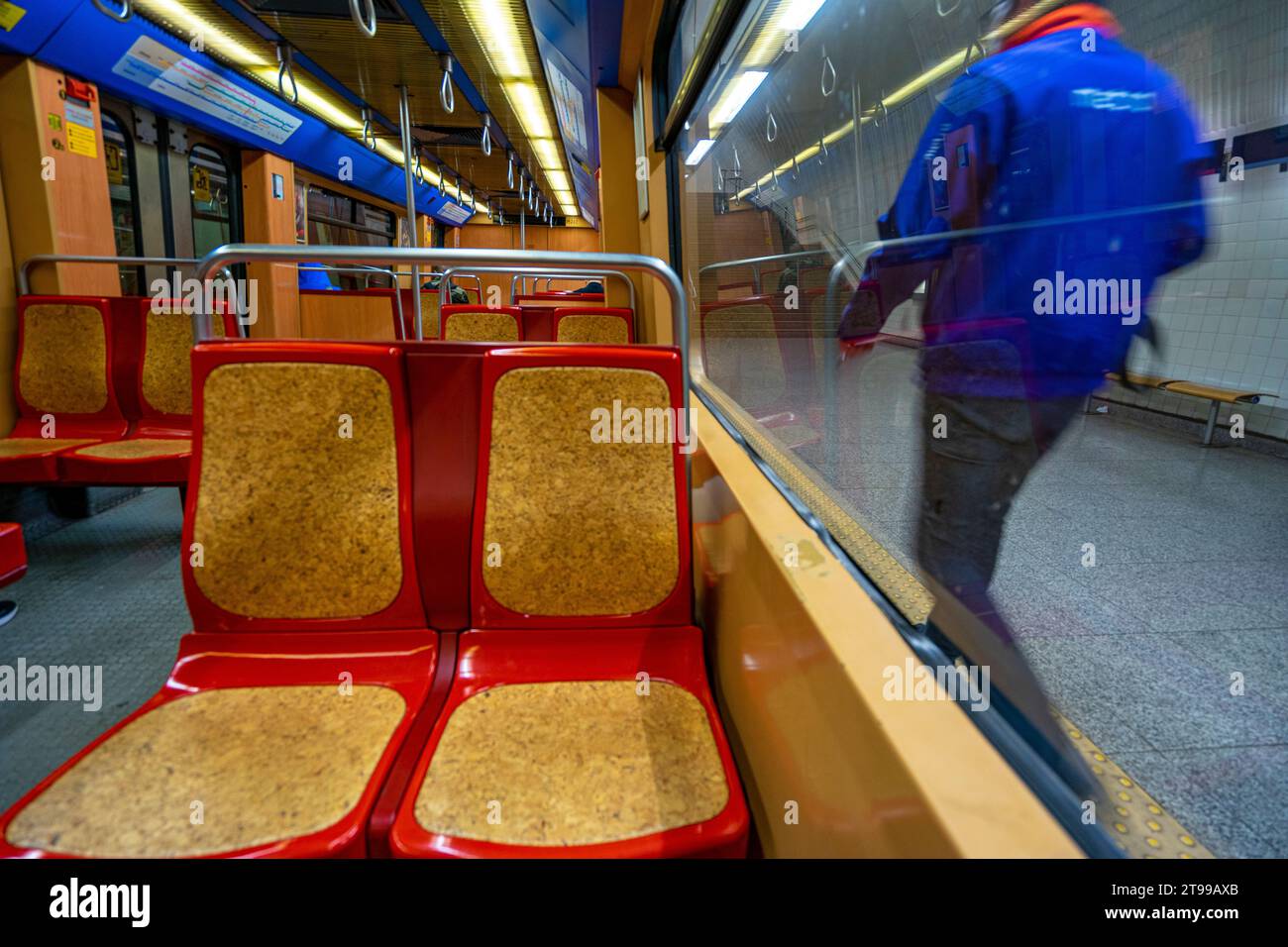 Metro carriage hi-res stock photography and images - Alamy
