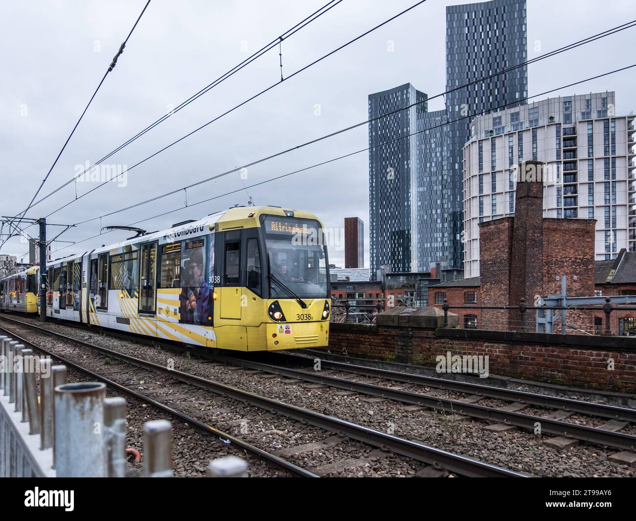 Manchester bee hi-res stock photography and images - Alamy