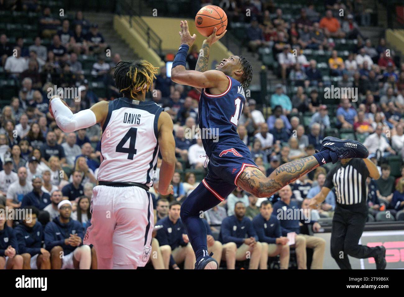 Florida Atlantic guard Alijah Martin, right, goes up for a shot in ...