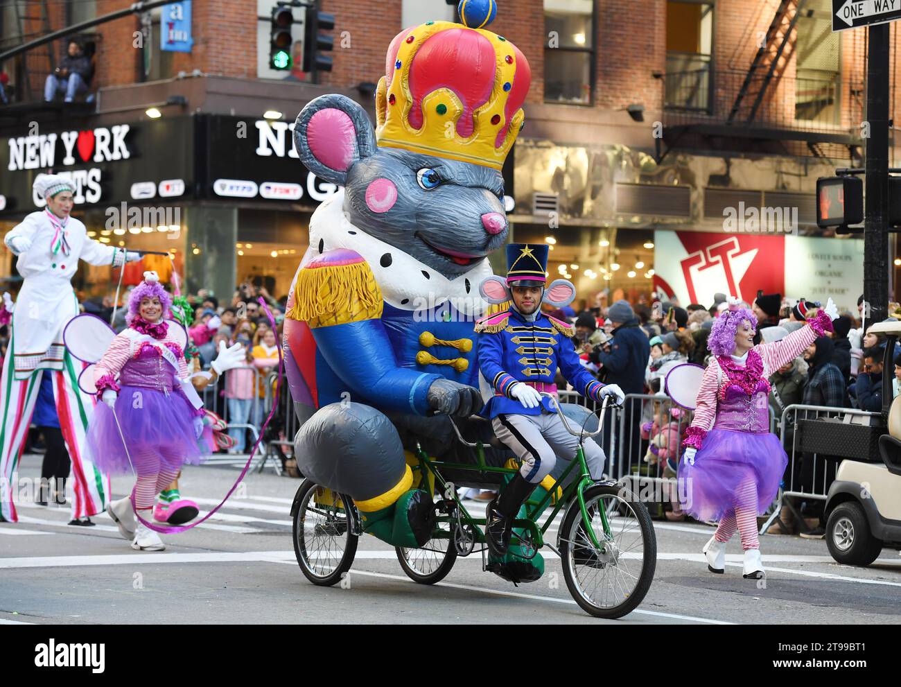 New York, USA. 23rd Nov, 2023. Mouse King Balloonicle is seen during ...