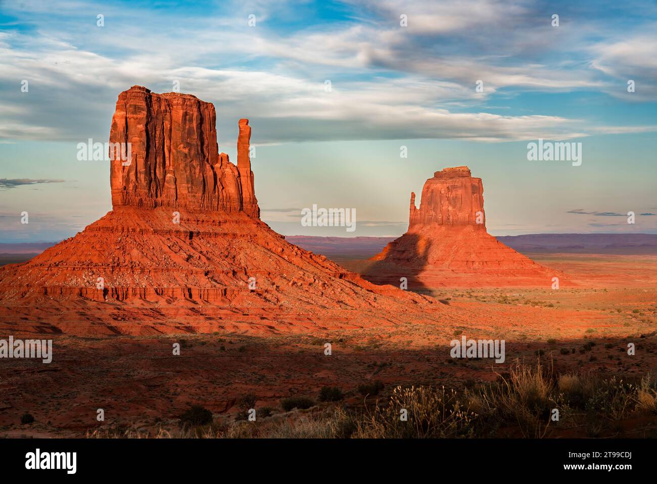Monument valley the mittens hi-res stock photography and images - Alamy
