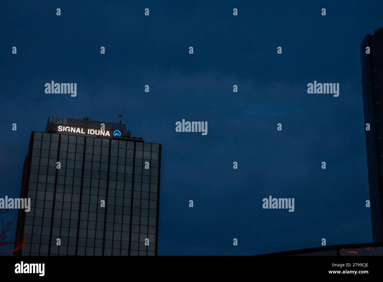 Signal iduna logo hi-res stock photography and images - Alamy