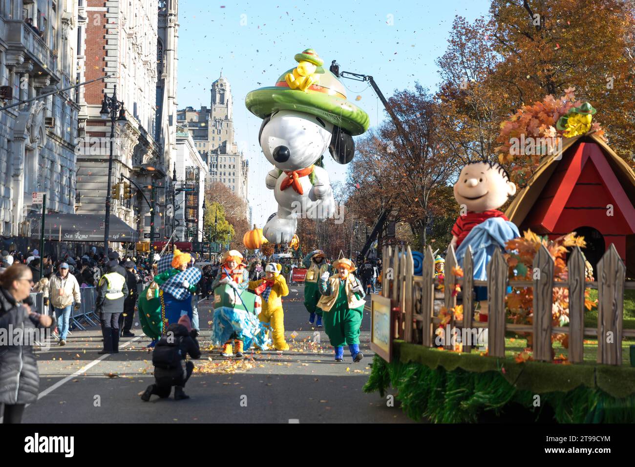 Snoopy float at the 2023 Macy's Thanksgiving Day Parade on November 23 ...