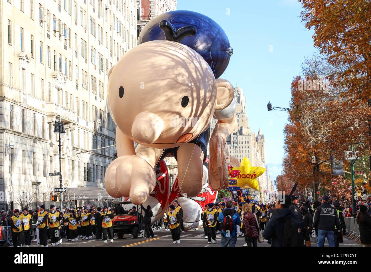 Snoopy and woodstock hi-res stock photography and images - Alamy