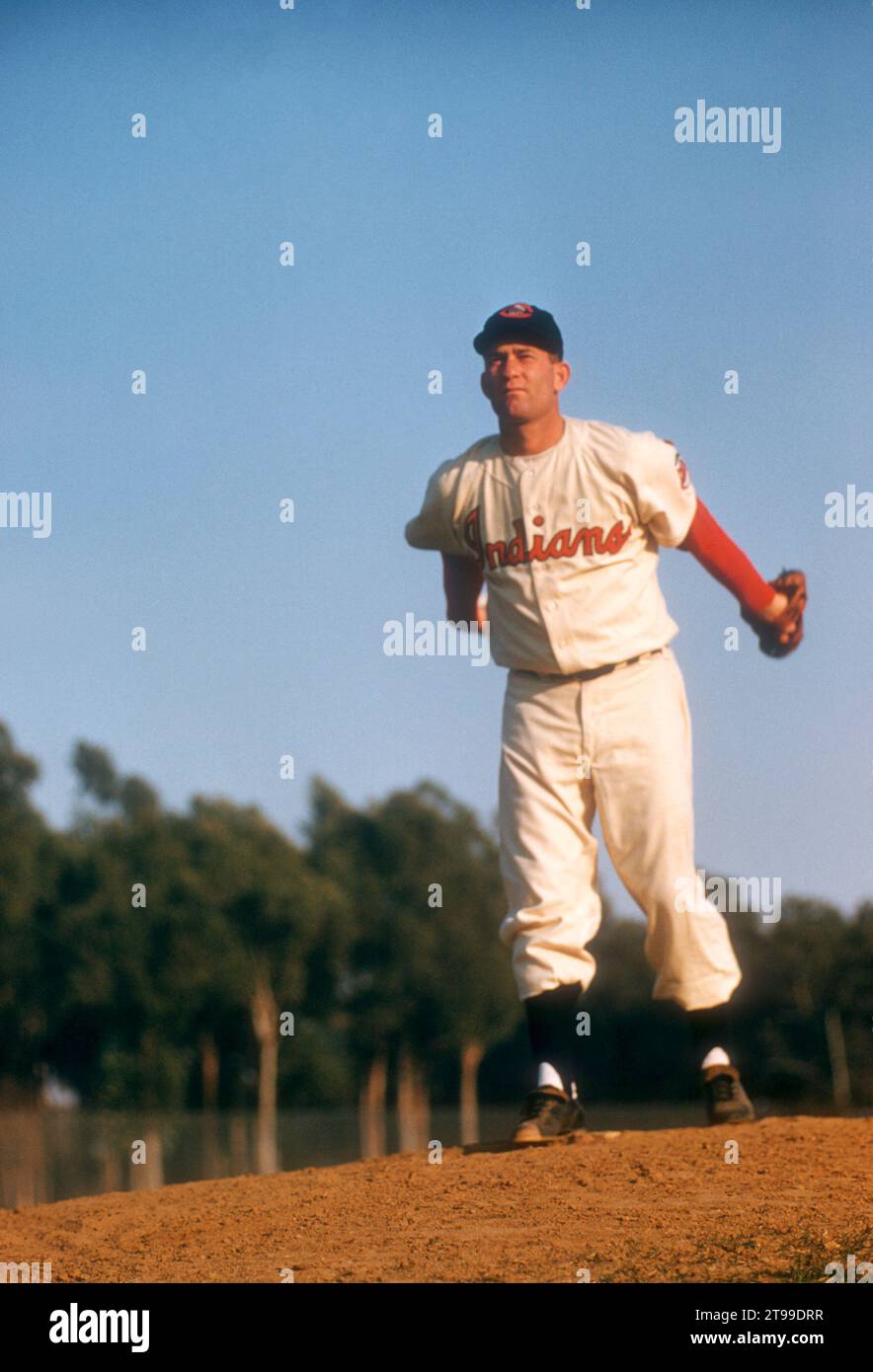 TUCSON, AZ - MARCH, 1957: Pitcher Bob Lemon #21 of the Cleveland ...