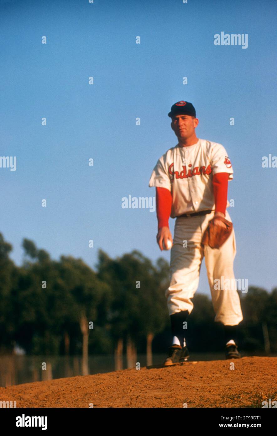 TUCSON, AZ - MARCH, 1957: Pitcher Bob Lemon #21 of the Cleveland ...