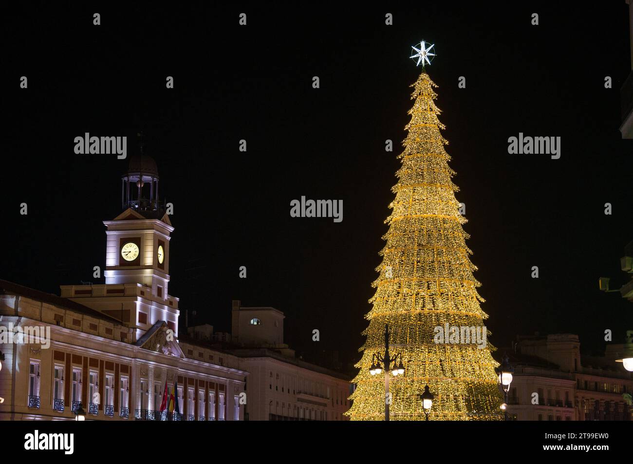 Madrid, Spain. 23rd Nov, 2023. View of the Christmas tree at Puerta del ...