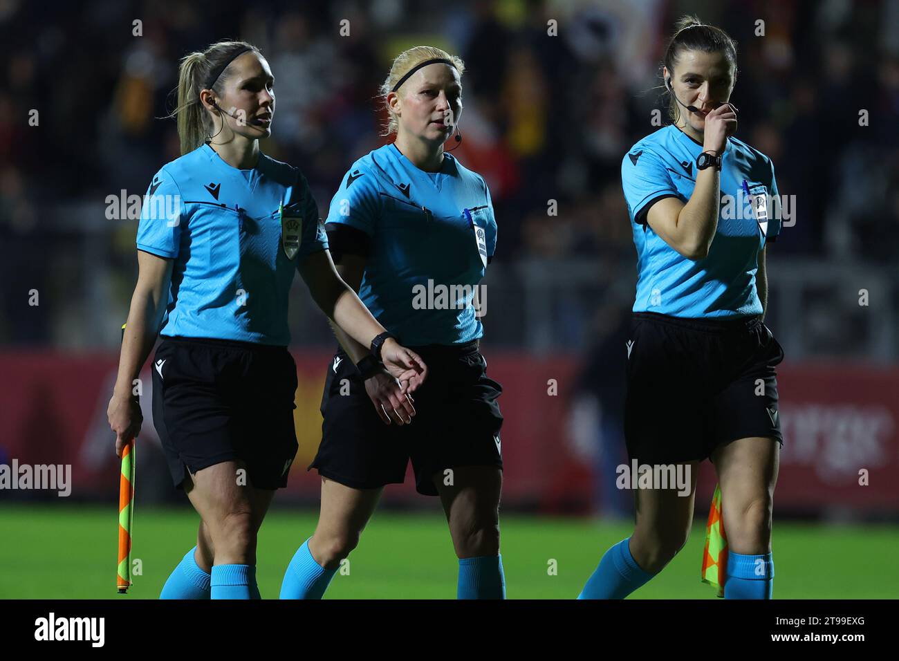 Group of people 2023 2024 hi-res stock photography and images - Alamy