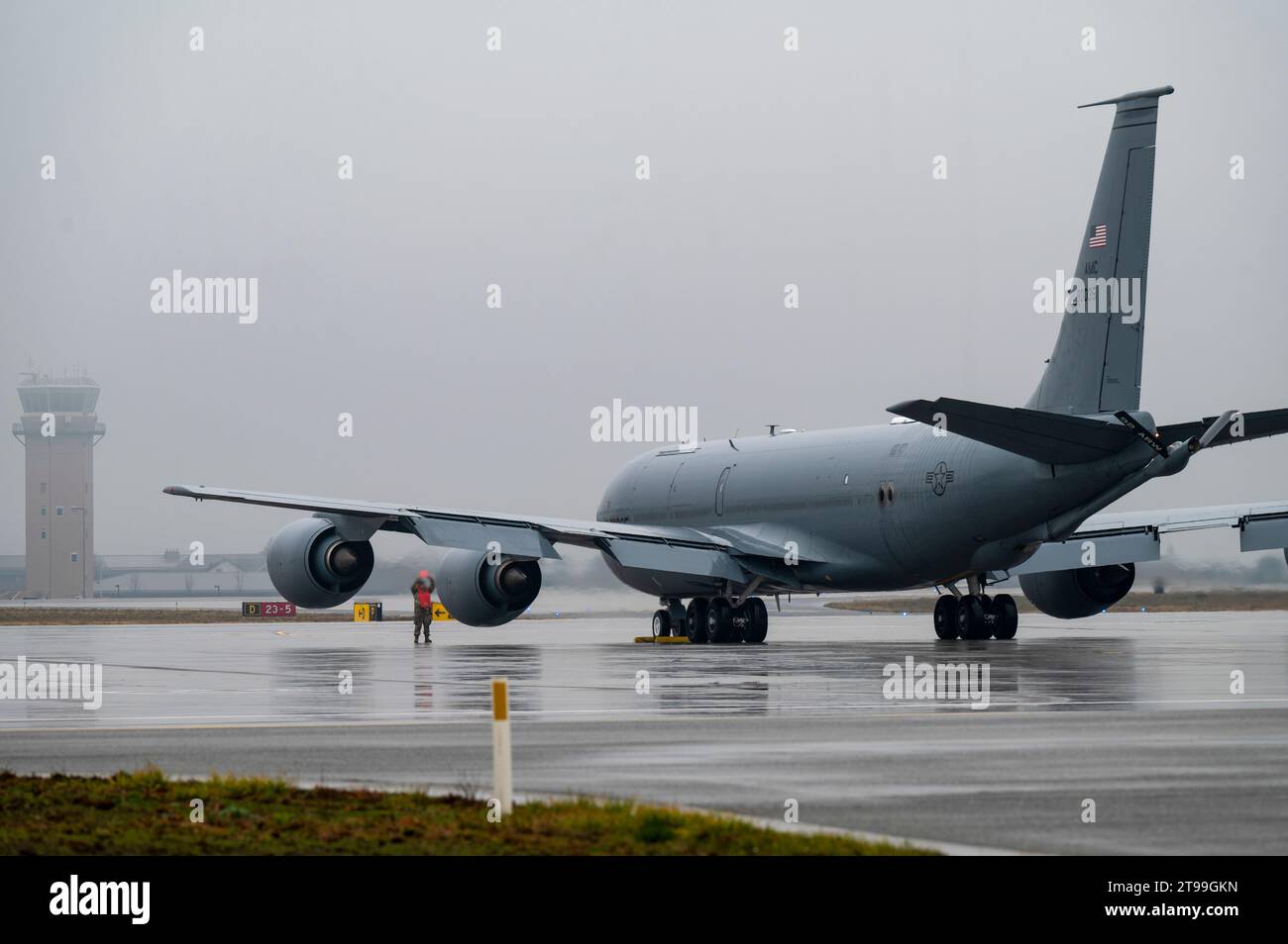92nd aircraft maintenance squadron hi-res stock photography and images ...