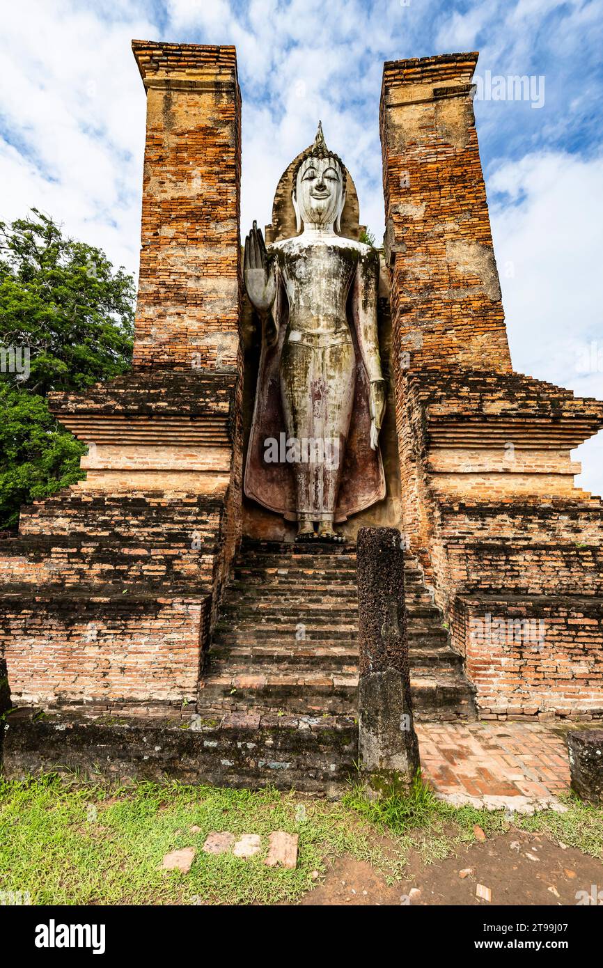 Sukhothai Historical Park, Wat Mahathat, standing Buddha statue in ...