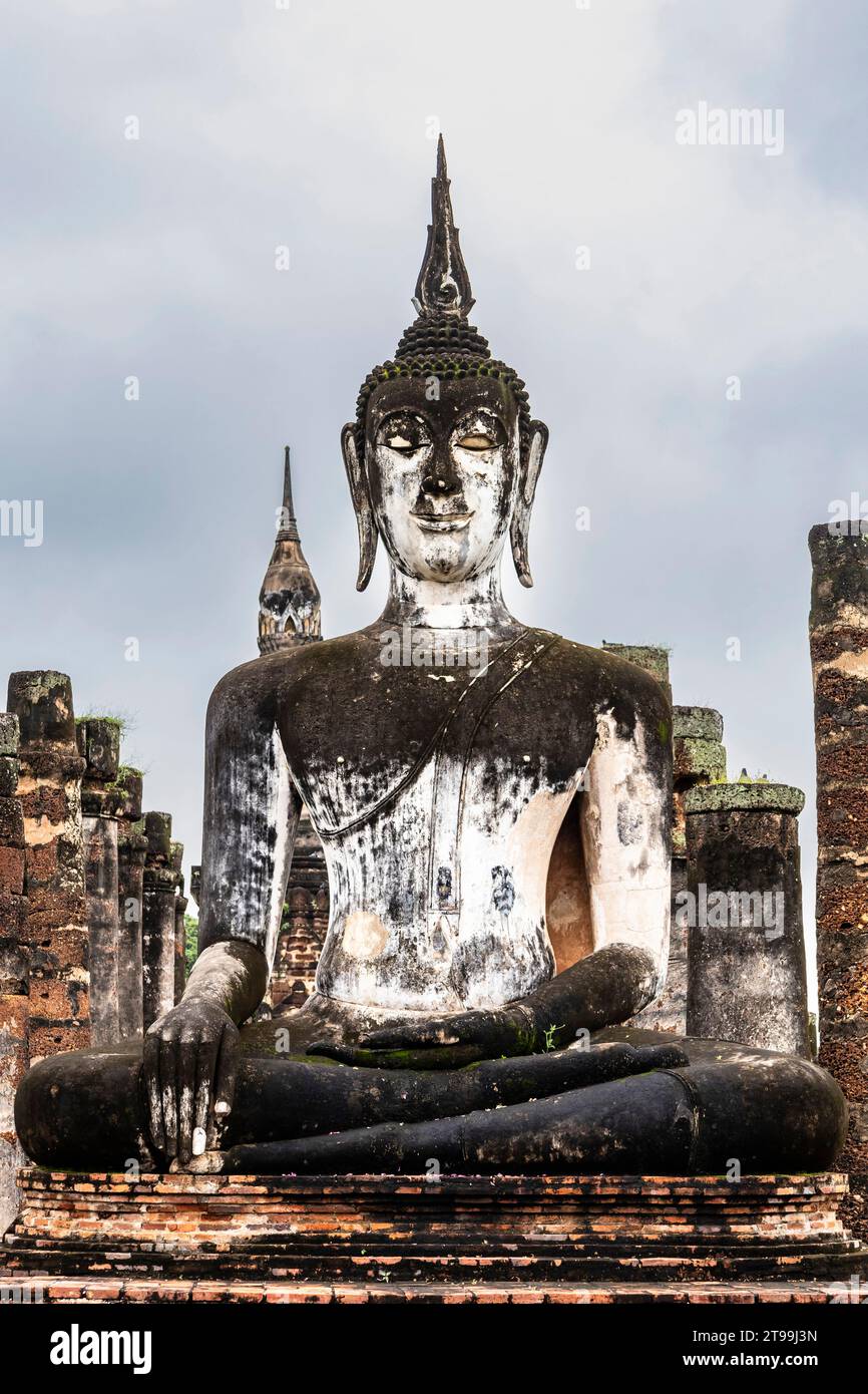 Sukhothai Historical Park, Wat Mahathat, meditation Buddha statue of ...