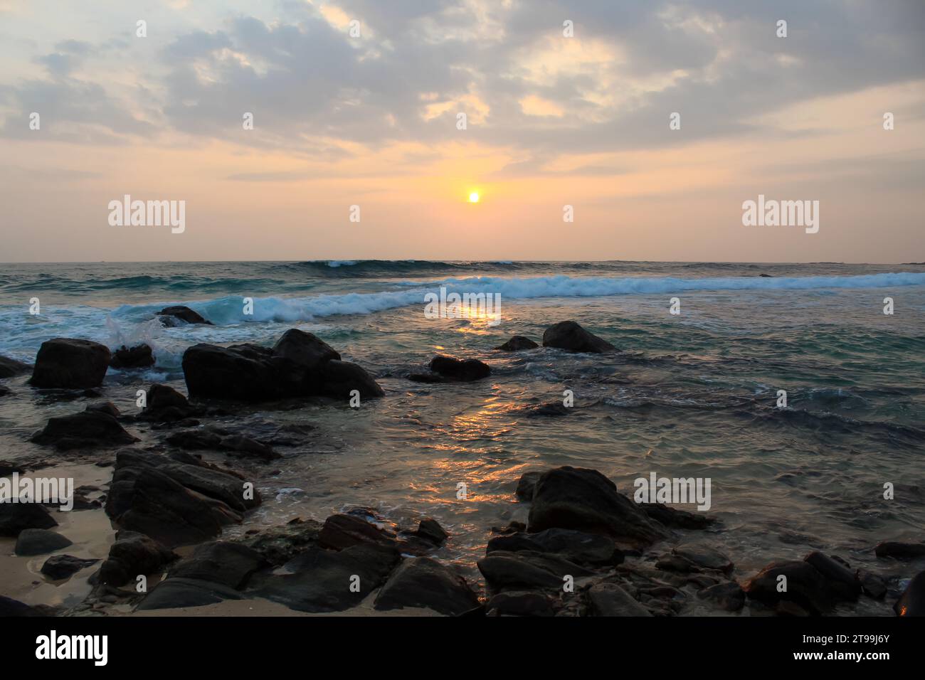 Wijaya beach sri lanka hi-res stock photography and images - Alamy