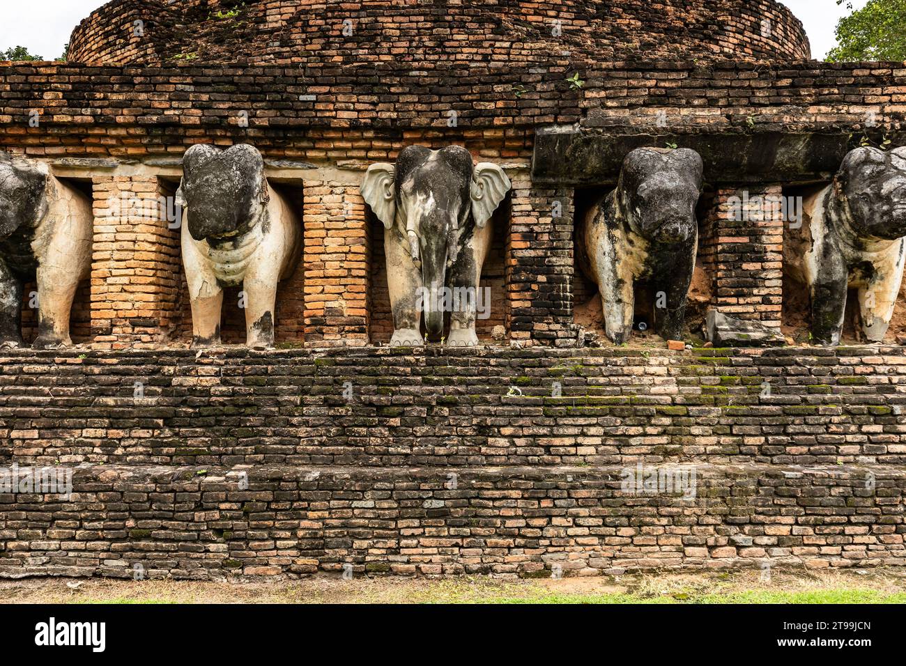 Sukhothai Historical Park, Wat Chang Lom, elephant statues at platform ...