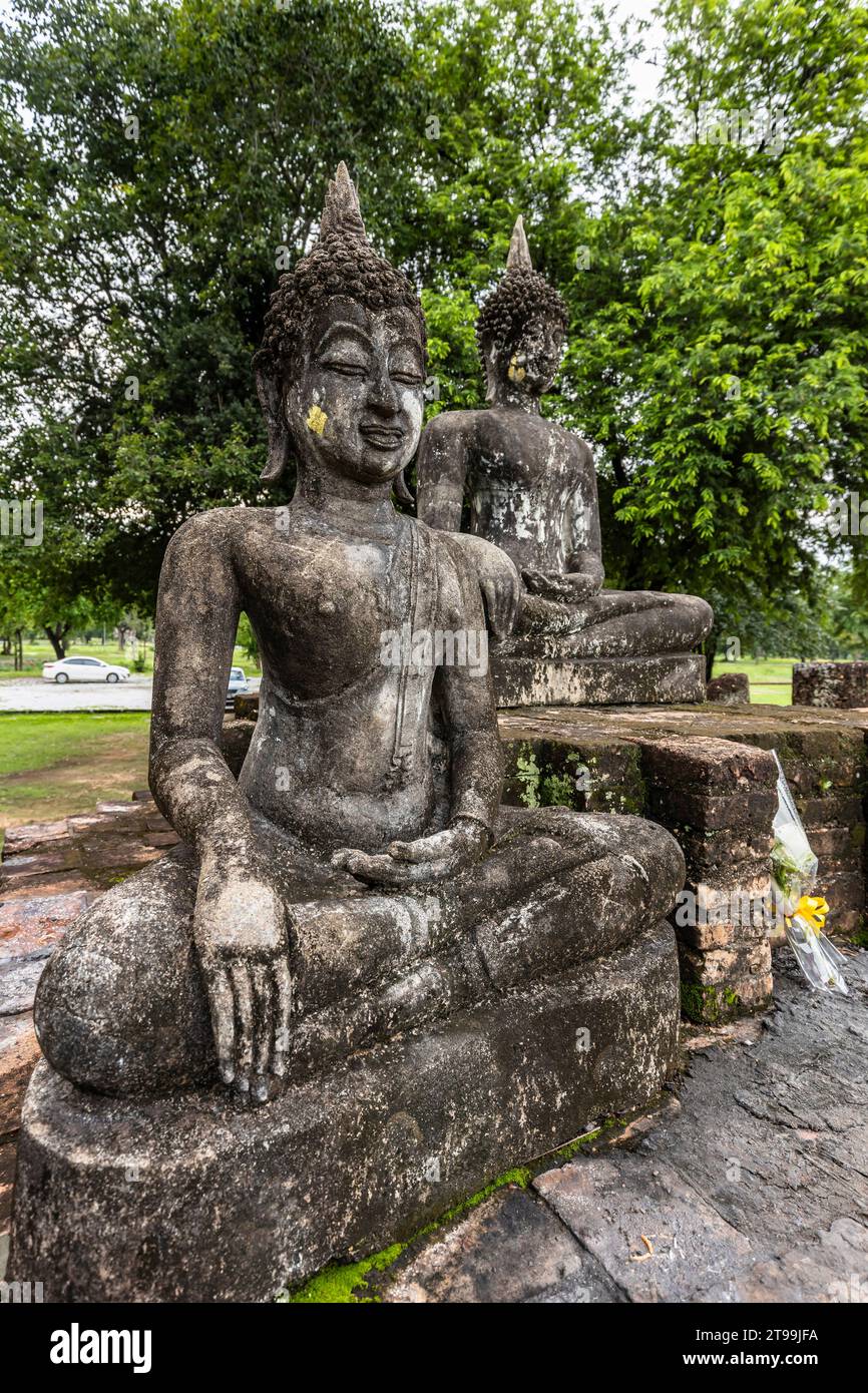 Sukhothai Historical Park, Wat Phra Phai Luang, buddha statues ...